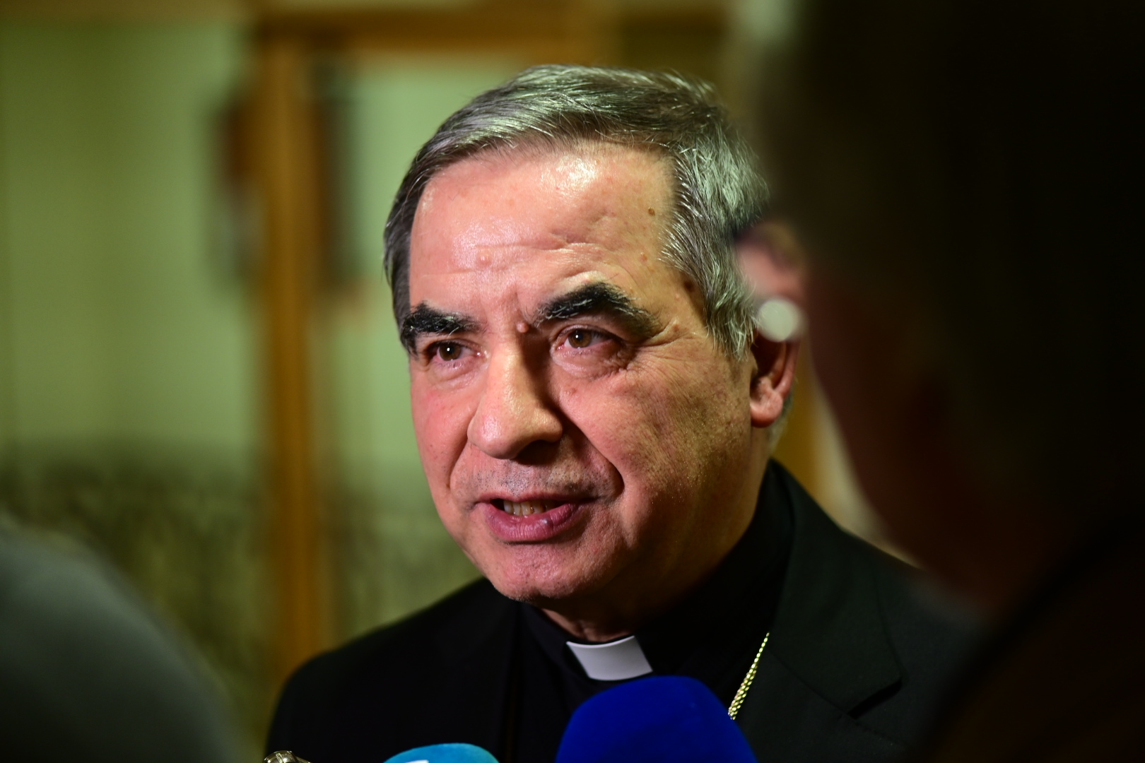 Vaticano: Cardeal Angelo Becciu diz-se inocente de acusações de ...