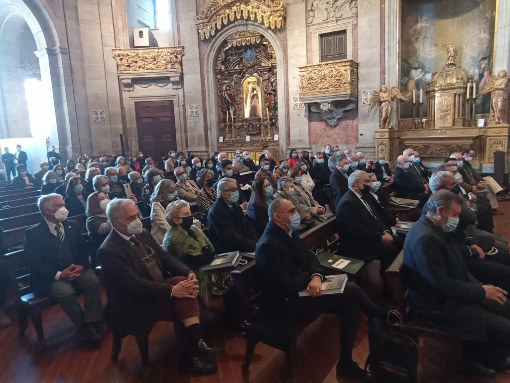 Publicações: Obra da escultora Irene Vilar reunida em «Catalogo Geral ...