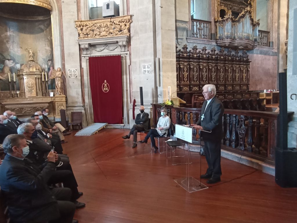 Publicações: Obra da escultora Irene Vilar reunida em «Catalogo Geral ...