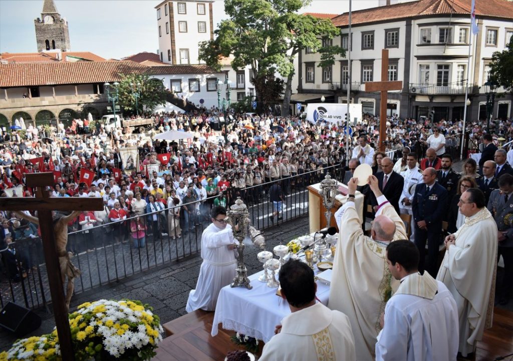 Corpo de Deus: Bispo do Funchal pediu «revolução eucarística» para ...